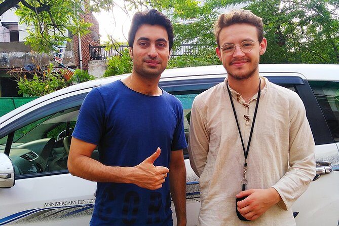 Private transfer Delhi to Agra - What the reviews tell us about the driver experience