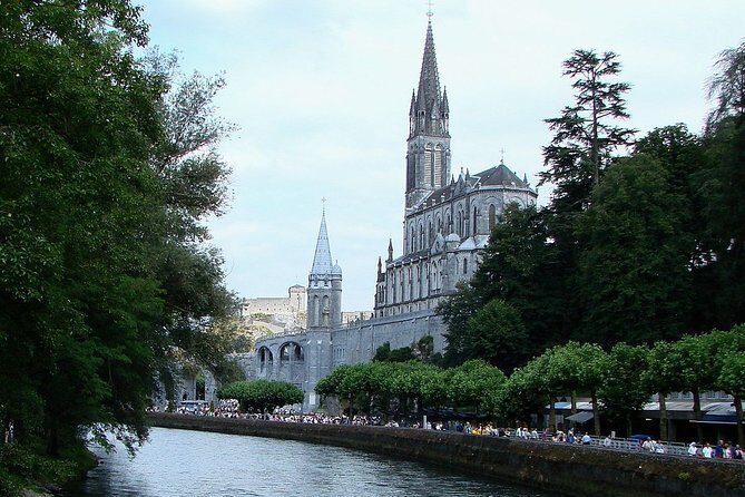 Private Transfer from Barcelona to Lourdes in France - Who Should Consider This Transfer?