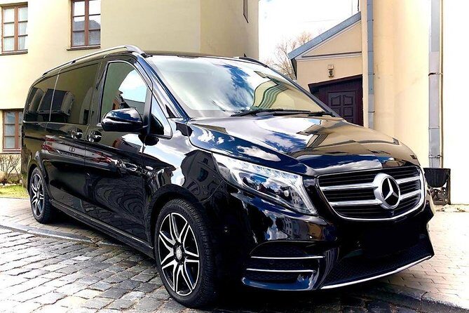 Private Transfer from Denver to Denver Airport DEN in Luxury Van - Who Will Benefit Most?