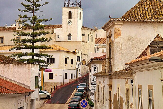 Private Transfer from Lisbon to Albufeira-2 Hours for Sightseeing - FAQs