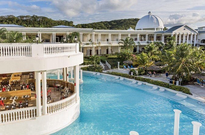 Private Transfer from MBJ Airport to Grand Palladium Hotel - Who Would Benefit Most?