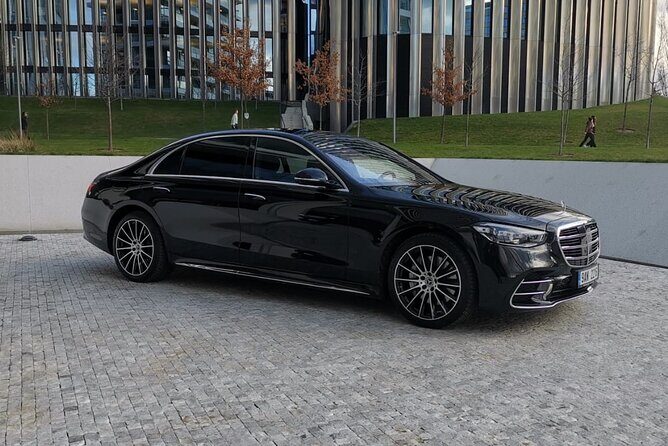 Private Transfer from Prague Airport to Prague City Hotels 1 - 3 pax - Who Should Book This Transfer?