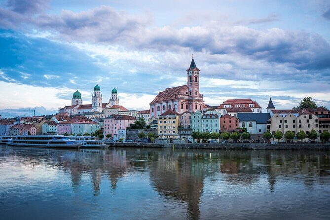Private transfer from Prague to Passau, 2h of Sightseeing stop - An In-Depth Look at the Private Transfer from Prague to Passau