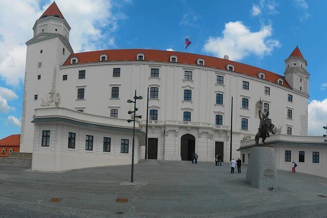 Private transfer from Vienna to Budapest with Bratislava visit - A Perfect Blend of Comfort and Culture