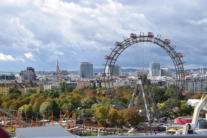 Private Transfer from Warsaw to Vienna with 2h of Sightseeing - Key Points