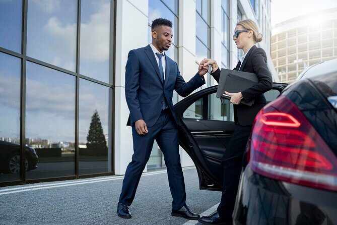 Private Transfer in a Luxury Vehicle to and/or from SAT Airport - Introducing the Private Luxury Airport Transfer in San Antonio
