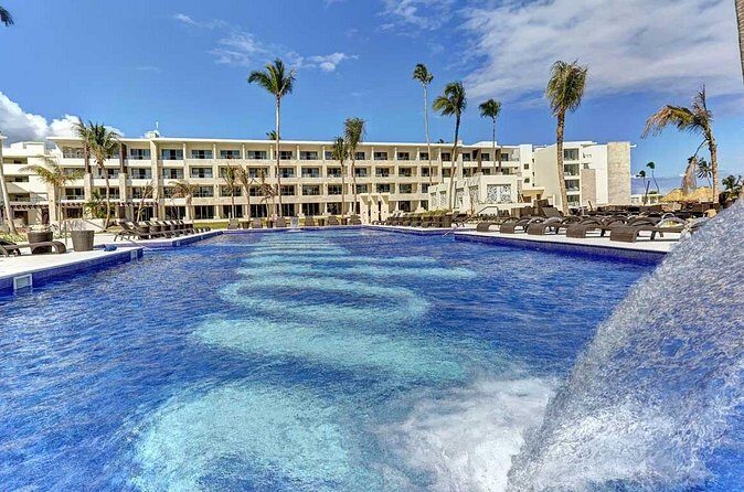 Private Transfer Punta Cana Airport to/from Royalton Bavaro - Who Should Consider This Transfer?