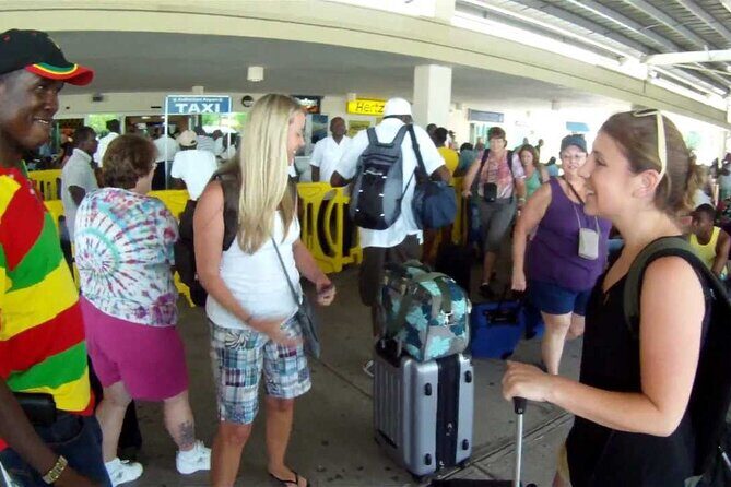 Private Transfer Sangster Airport to Ocho Rios y Runaway Bay - First Impressions: What’s on Offer?