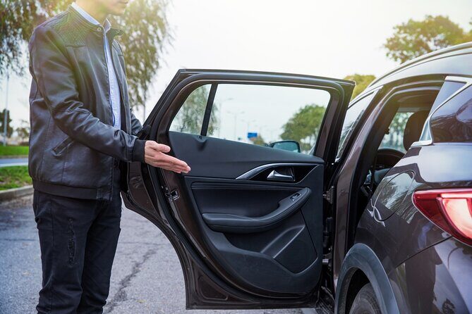 Private Transfer: Shanghai Hotels to Shanghai Hongqiao Airport - The Experience in Practice