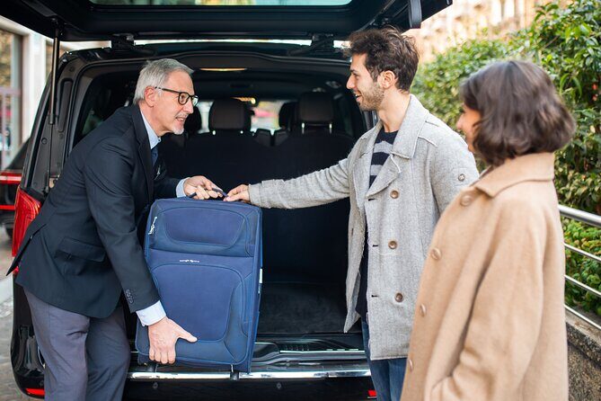 Private Transfers in Santorini Airport, Port and Hotels - Who Will Appreciate This Service?