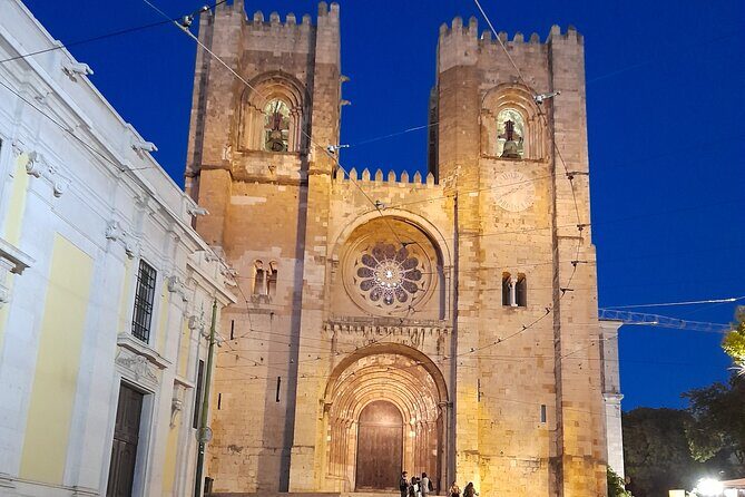 Private tuk tuk tour through the historic center of Lisbon - Exploring Lisbon on a Private Tuk-Tuk: A Fun and Authentic Way to See the City