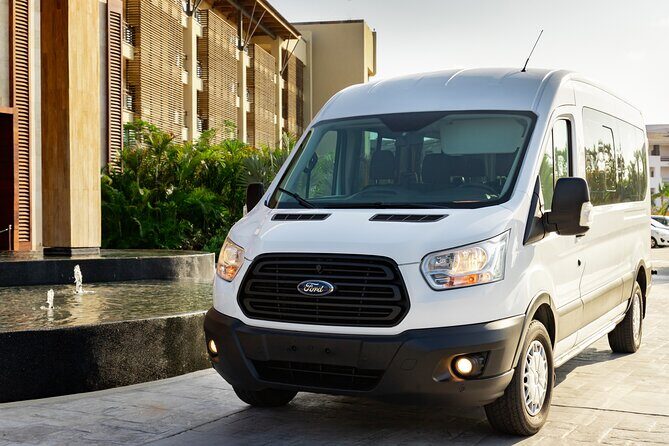 Private VAN Round-Trip from Airport to Hotels in Puerto Los Cabos - What the Reviews Tell Us