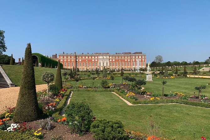 Private Vehicle To Hampton Court Palace From London With Admission Tickets - A Closer Look at the Tour Experience
