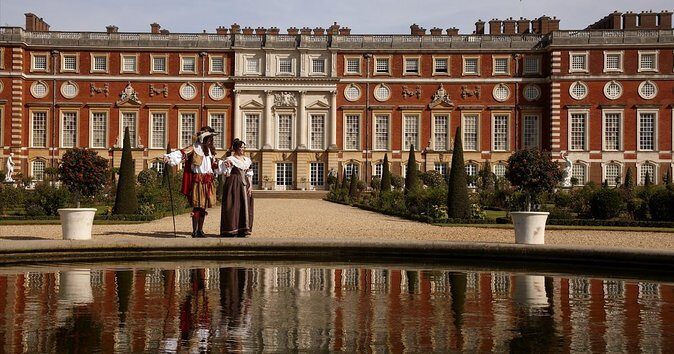 Private Vehicle To Hampton Court Palace From London With Admission Tickets - Who Will Love This Tour?