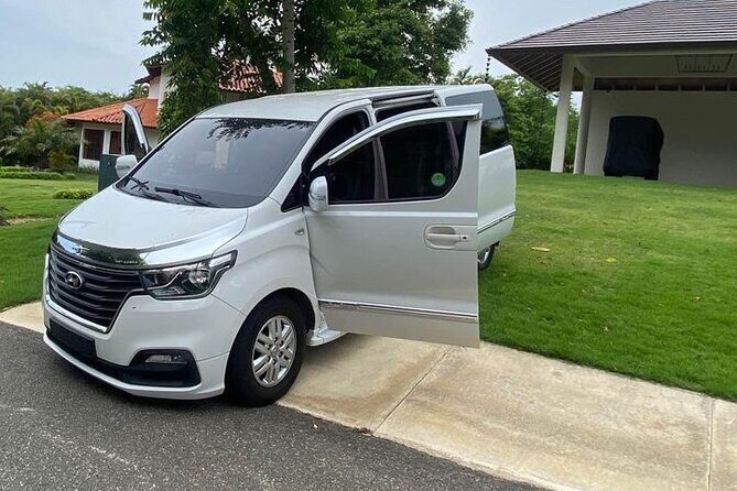 Private VIP VAN Transfer  PUJ Airport to/from Uvero Alto Hotels - Key Points