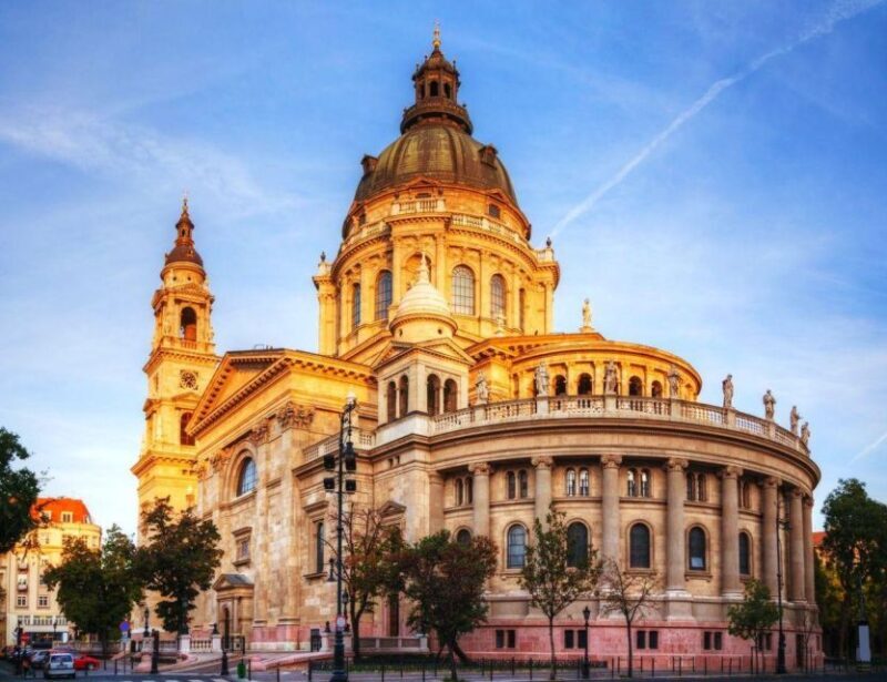 Private walking tour in Budapest in Dutch - Key Points