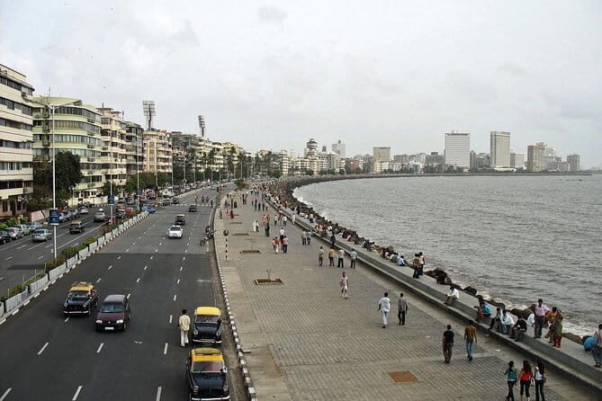 Private Walking Tour In Colaba, Mumbai With Light Refreshments - What Travelers Can Expect