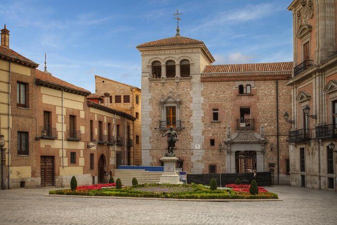 Private walking tour Madrid: Secrets and must - Key Points