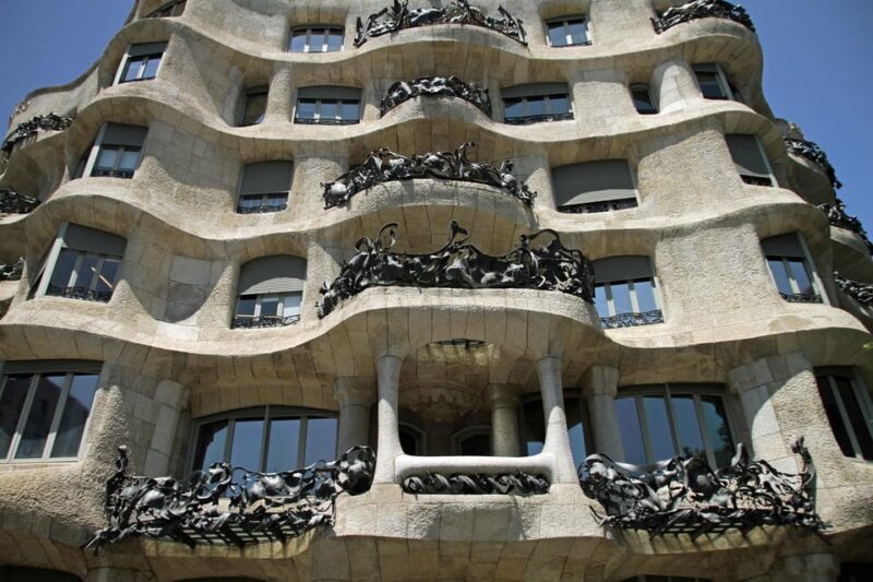 Private Walking Tour Of Casa Mila With Reserved Access - Exploring the Tour: What You Get and Why It Matters