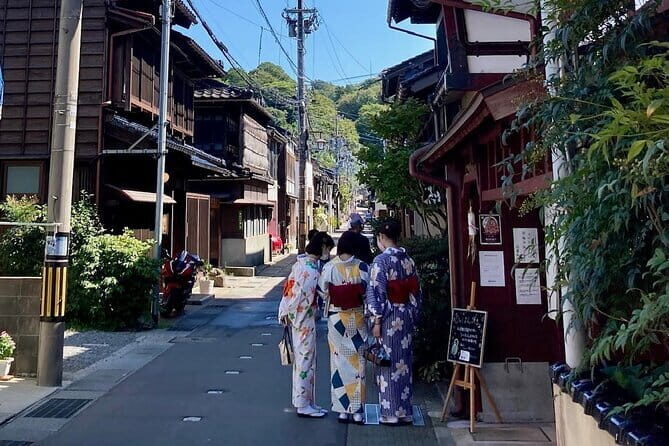 Private walking Tour of Kanazawa's Historical Districts 4h - What Does the Tour Offer in Terms of Value?