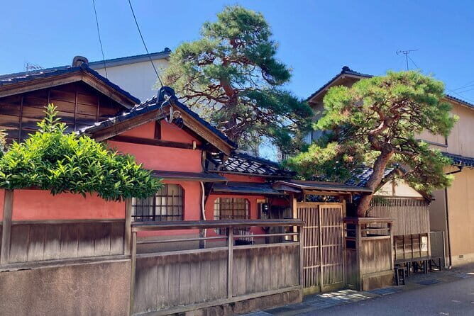 Private walking Tour of Kanazawa's Historical Districts 4h - FAQs