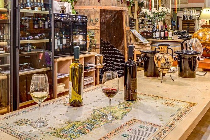PRIVATE Walking Tour with Lunch and Wine Tasting by a Sommelier - An In-Depth Look at the Experience