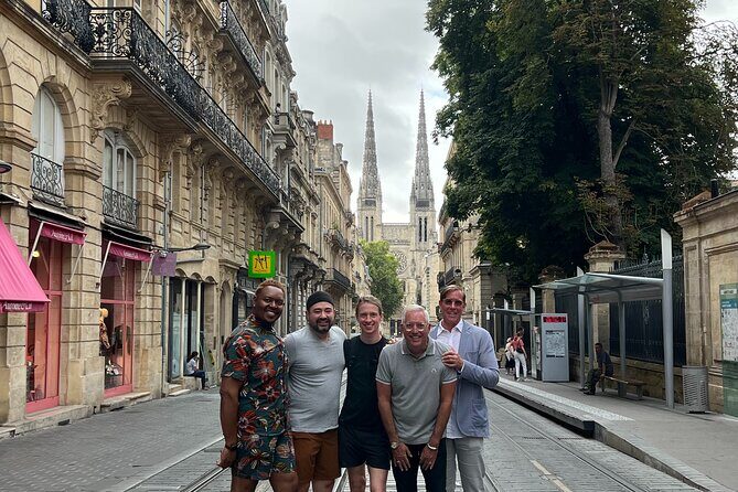 Private Walking & Wine Tasting Tour of Bordeaux with local Sophia - Who Should Consider This Tour?