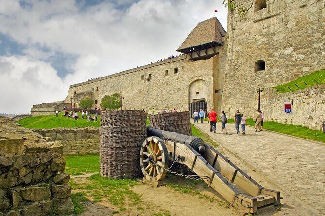 Private winetasting and sightseeing tour to Eger, home to Bull's Blood wine! - Introduction