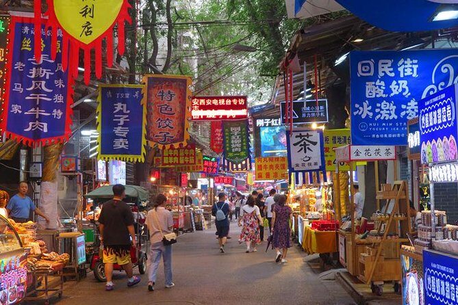 Private Xian Night & Food Tour by Tuk Tuk and Public Transportation - The Ride and the Atmosphere