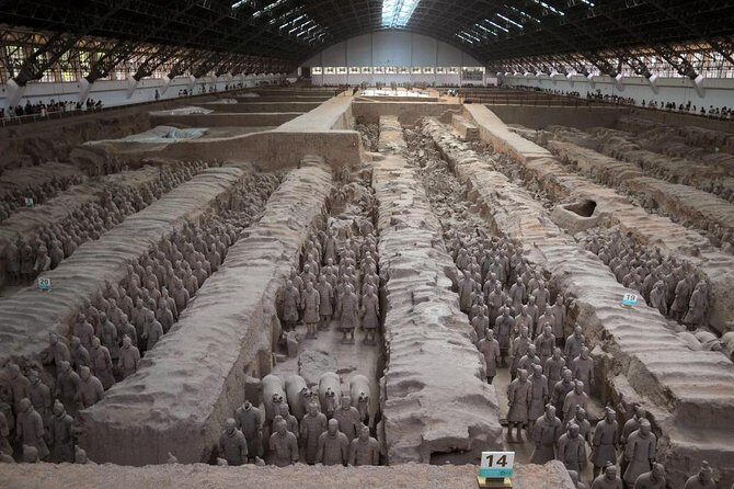 Private Xi'an Terracotta Warriors Day Tour From Beijing Including Flight Charge - Enjoying a Local Chinese Lunch in Xian