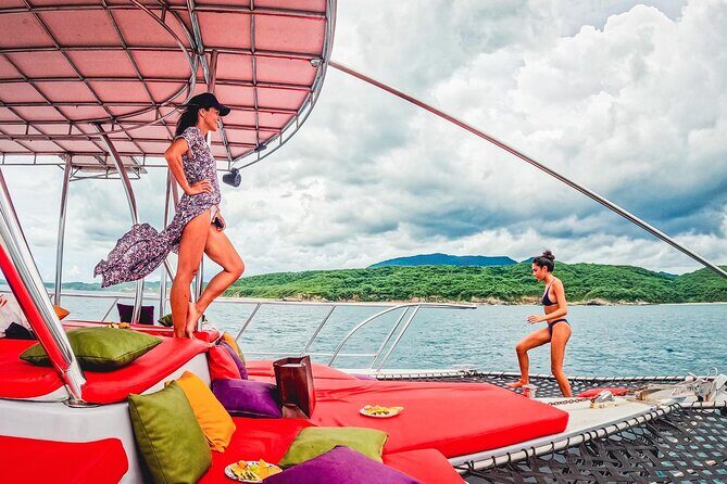 Private Yacht Charter ChicaFUN 3 Waterslides All Inclusive - Who Would Love This Experience?