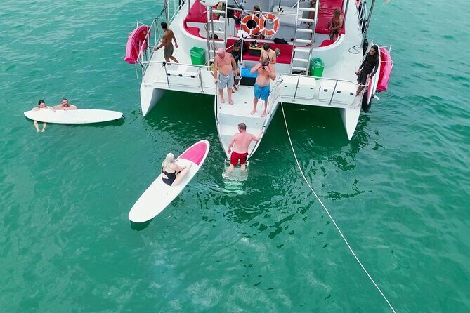 Private Yacht Charter ChicaFUN 3 Waterslides All Inclusive - FAQ about the ChicaFUN 3 Waterslides Yacht Tour