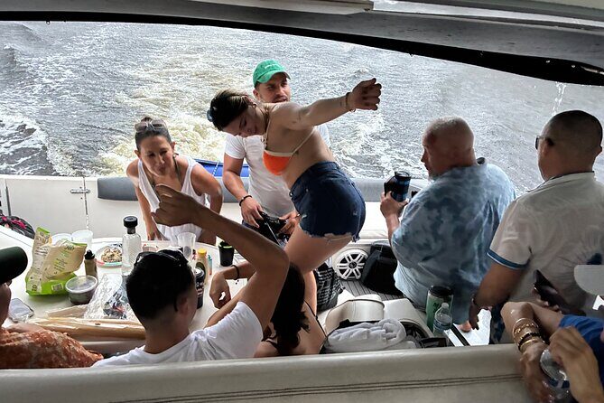 Private Yacht Charter in Miami Sea Ray 500 Sundancer - A Closer Look at the Experience