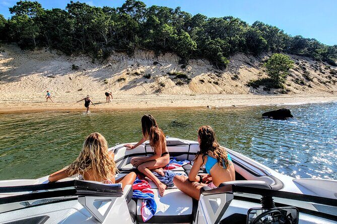 Private Yacht Charter in The Hamptons, Montauk or Sag Harbor - The Sum Up