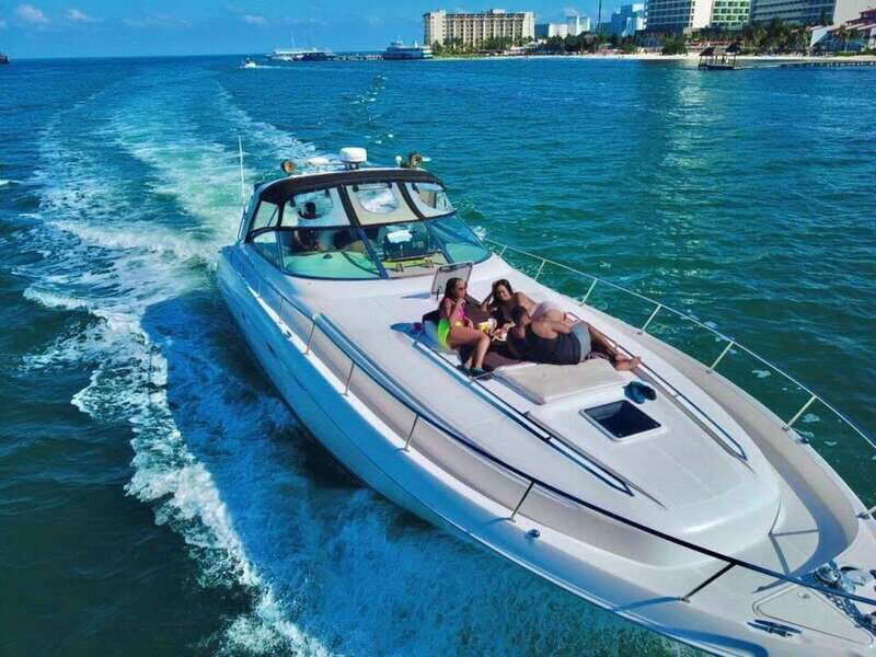 Private yacht in Cancun for maximun 15 people - Key Points