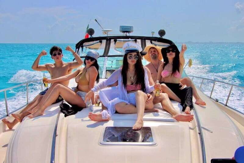 Private yacht in Cancun for maximun 15 people - The Experience in Detail: Navigating Cancun’s Waters on a Private Yacht