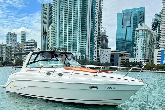 Private Yacht Rental 37 in Miami for 12 People - Key Points