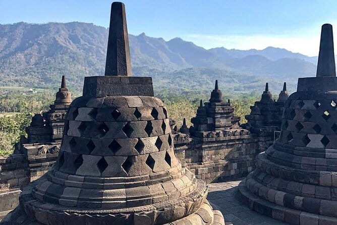 Private Yogyakarta 4 Temple Tour with English/Italia/French Guide - Practical Details and What to Expect