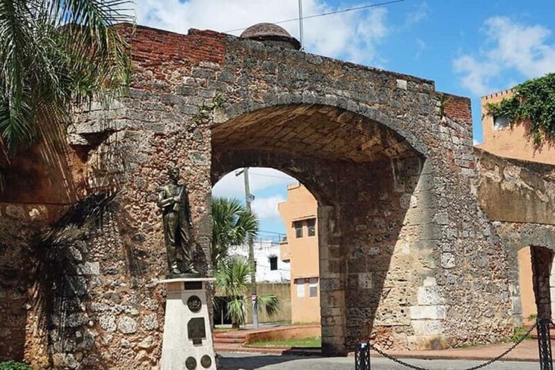 Private:Santo Domingo: Street Tour with Local Guide - How This Tour Fits Into Your Santo Domingo Visit