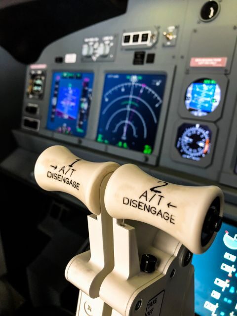 Professional Boeing 737-800 simulator - 100 minutes - Key Points
