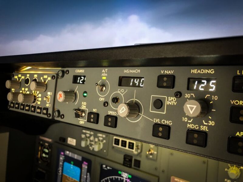 Professional Boeing 737-800 simulator - 100 minutes - Who Will Love This Experience?
