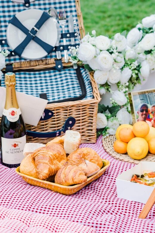 Proposal Picnic Paris / lgbtqia+ / Paris Proposal Planner - An In-Depth Look at the Proposal Experience
