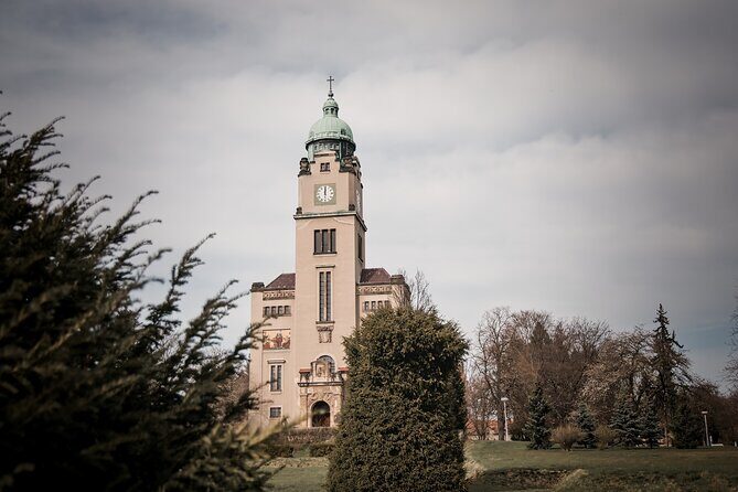 Psychiatric Hospital & Abandoned Cemetery - An In-Depth Look at the Tour Itself
