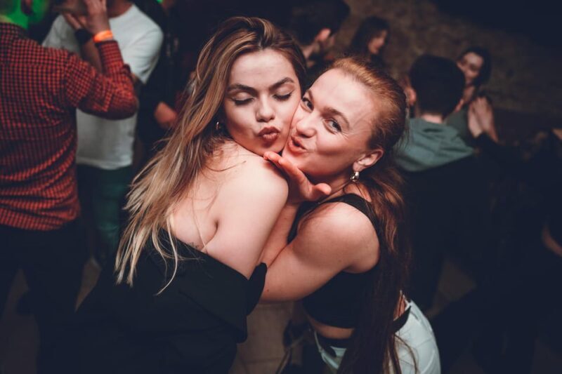Pub Crawl - 1-hour Open Bar then Vip to 5 Clubs - Krakow - Drinking and Socializing: What to Expect