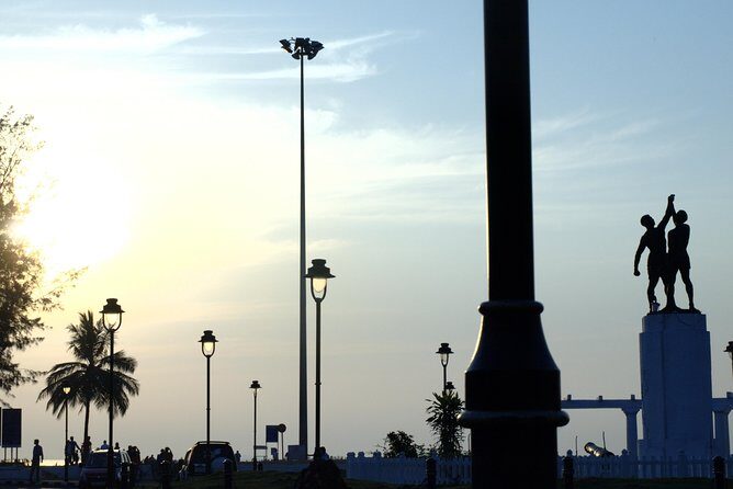 Pub Crawl and Local Wine Tasting Tour - Who Should Consider This Tour?