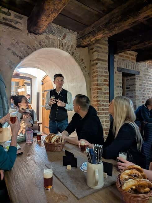 Pub crawl incl. Oktoberfest museum guided tour with beer tasting (private) - A Deep Dive into the Munich Beer Tour
