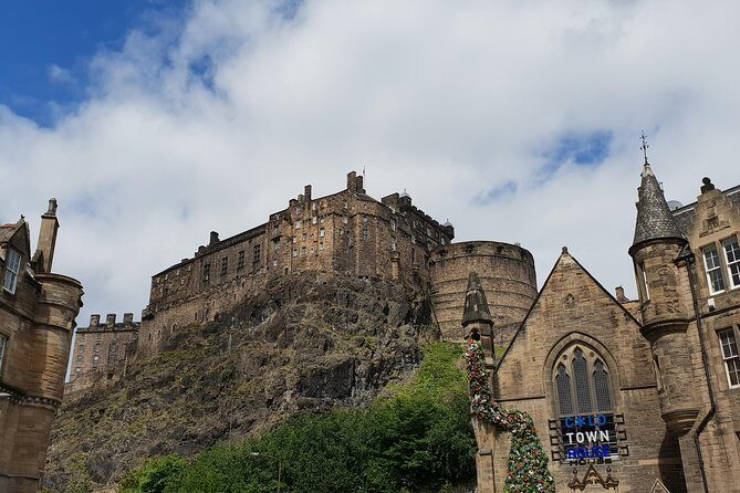 Public guided tour of Edinburgh at a minimum price - in French - Introduction: Exploring Edinburgh on a Budget