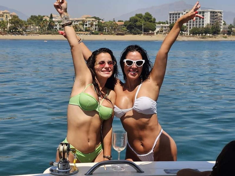 Puerto Banús: Bachelorette party on a yacht - The Sum Up