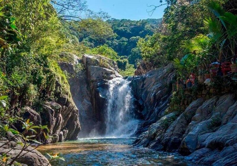 Puerto Vallarta: Arcos, Animas, Quimixto + Open Bar Onboard - An 8-Hour Puerto Vallarta Marine and Mountain Getaway