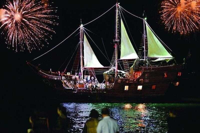 Puerto Vallarta: Fireworks and Dinner on the Bay - Group Size and Atmosphere